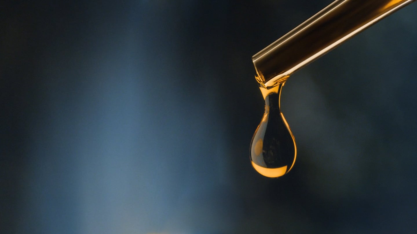 How To Use A Facial Serum & The Benefits | La Mer